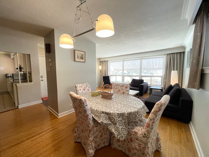 Quiet Lovely 3 Bedroom House With Amazing Backyard - Toronto