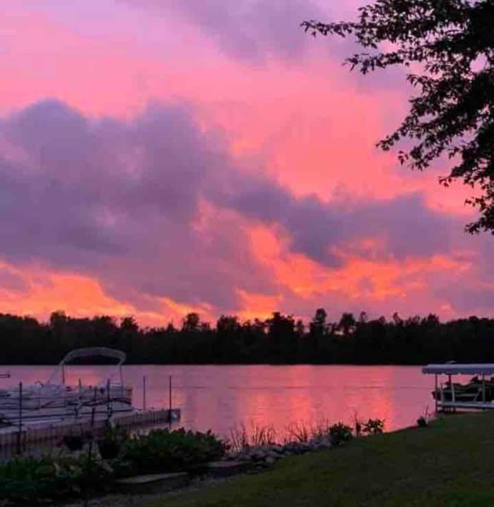 Lakefront On Coldwater Chain! Pontoon Available! - Coldwater, MI