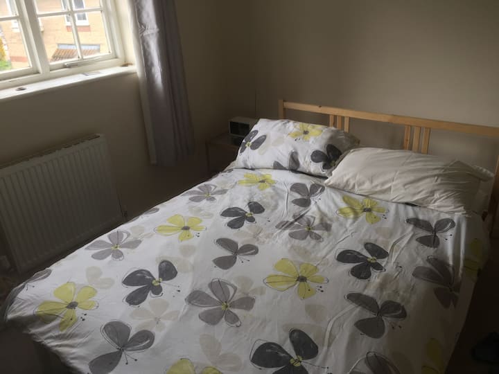 Quiet Double Room | Parking | Sky Tv - Swindon