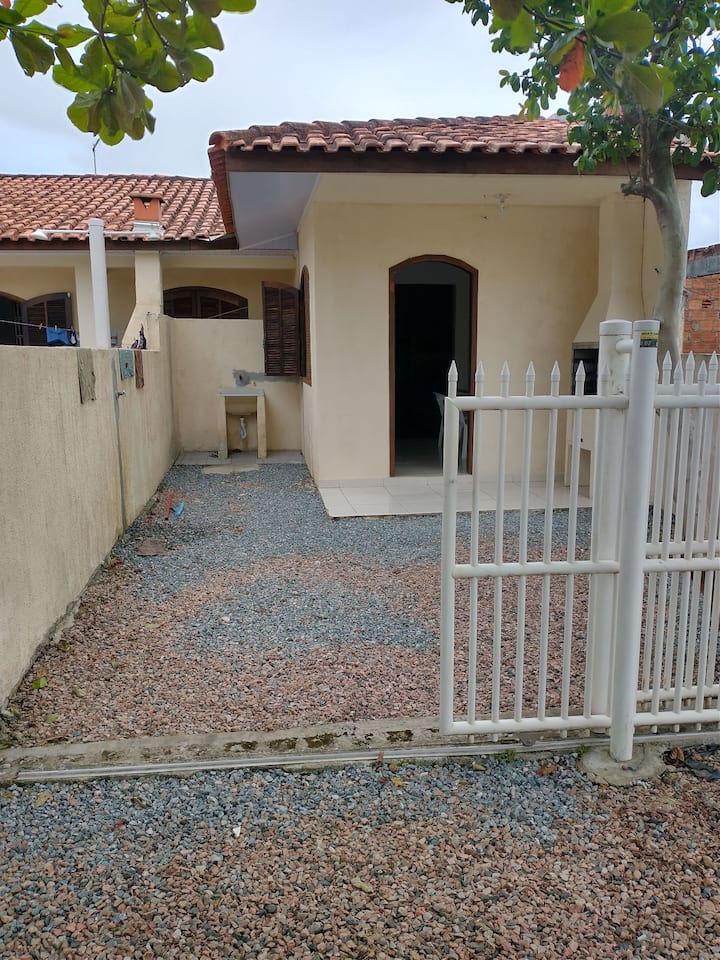 1 Quadra E Meia Da Praia, Tranquilo, Privativo. - Guaratuba