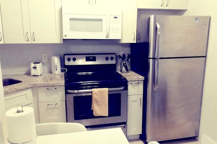 Studio With Great Location In Hollywood Beach. - Hollywood, FL