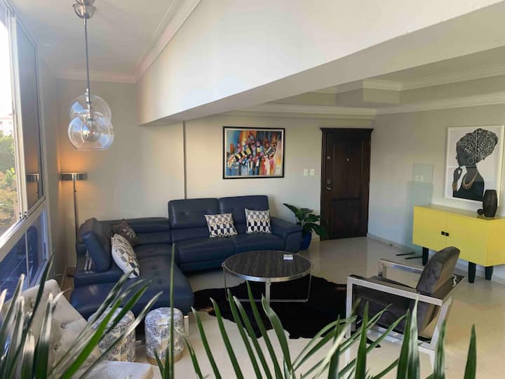 Elegant , Spacious 5 Bedrooms In An Upscale Sector - Santo Domingo, Dominican Republic