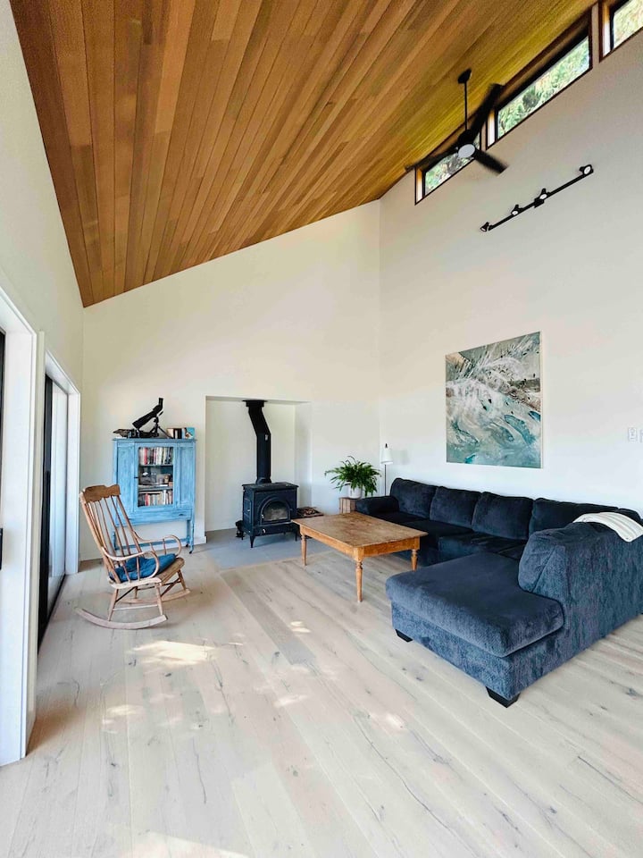Beach House + Hot Tub - Vancouver Island