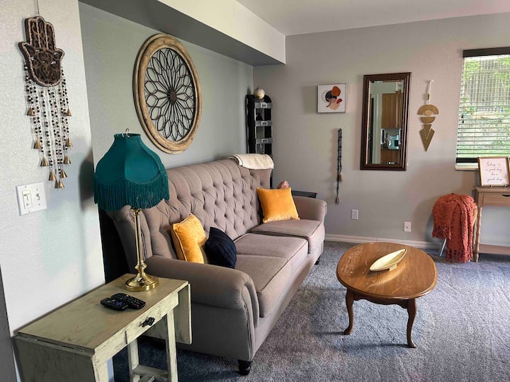 Private Entrance 1bdrm Guest Suite; Above Ground! - 科羅拉多泉