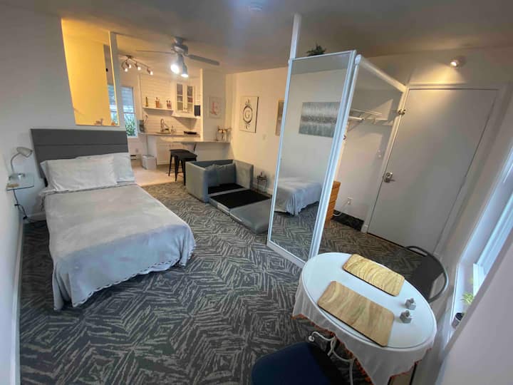 Micro Suite, Near Historic Alexandria, W Parking - Alexandria, VA