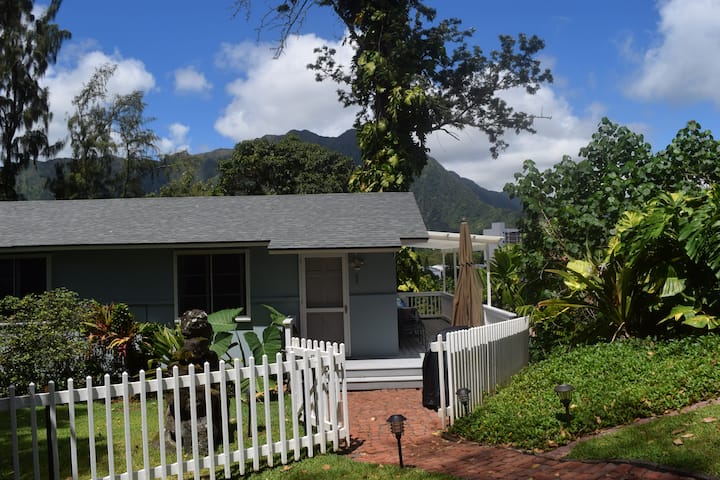 Hilltop Cottage 2/1 Serene Tropical Setting - Kailua, HI