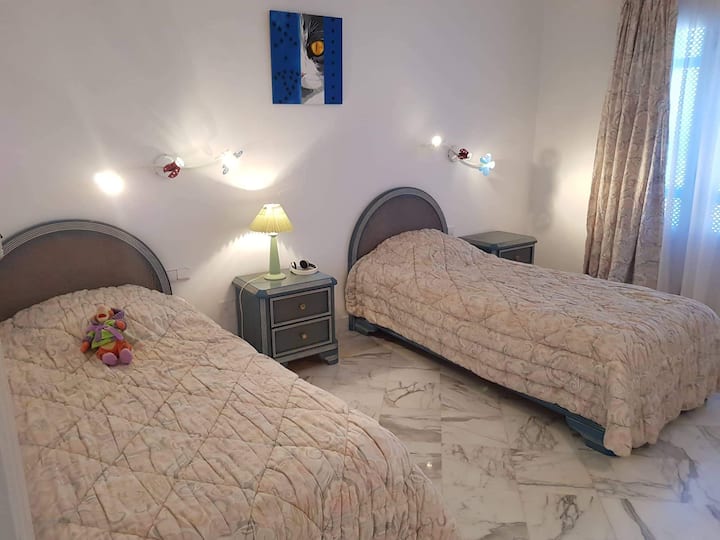 Magnifique Maison Avec Piscine Sur Un Terrain De 1800m2 - Djerba