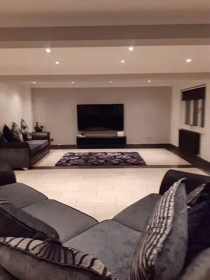 Cop 26 Beautiful Four Bedroom House In Perfect Location For Conference With All Modern Amenities And Beautiful Furnishings - Motherwell