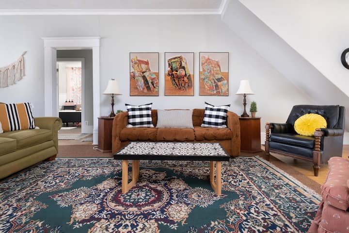 1920 Hobbyhouse: 2 Large Patios, Downtown, 4br/3ba - Amarillo, TX