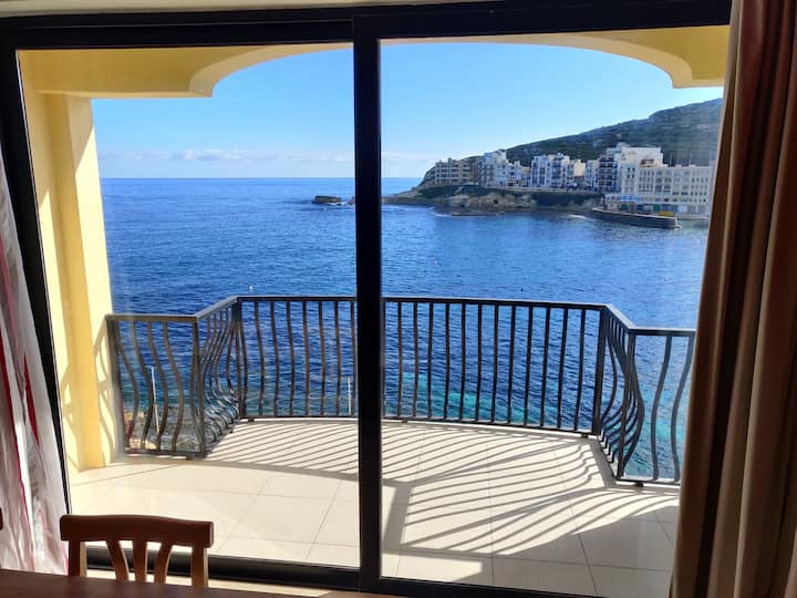 Esmeralda Seafront 3 Bed Roomed Apartment - Malta