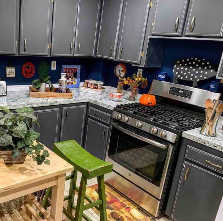 E Relax In A Large "Home-theather-bedroom" - Andover, MA