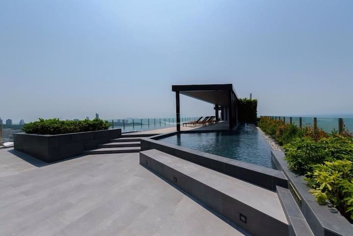 Family Space Of 2b On Low Floor - Pattaya