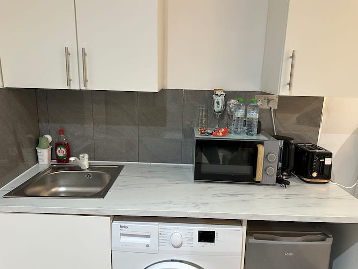 Lovely Flat Close To Acton Central Station (1) - Acton - London