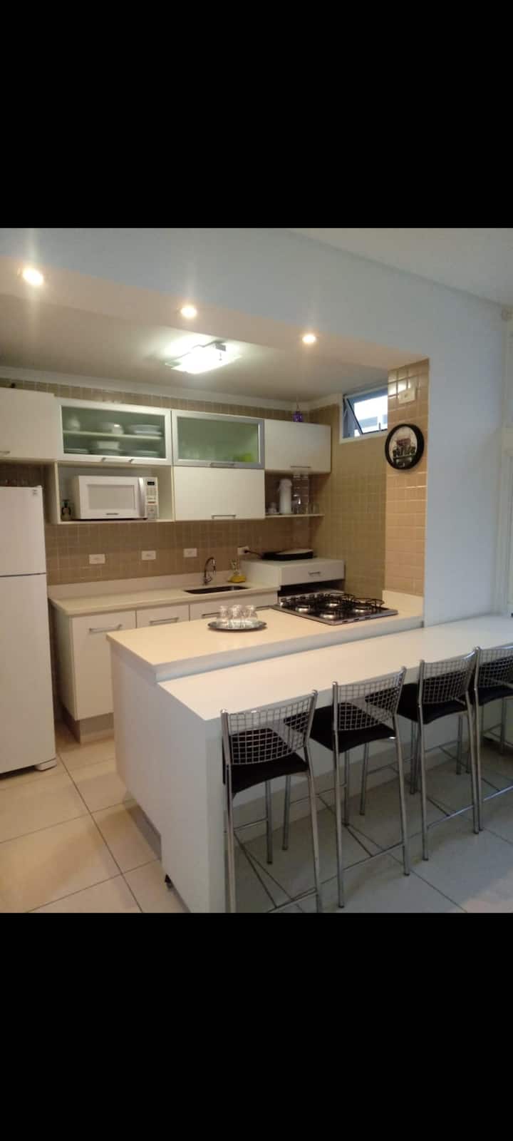 Apto 150m Praia - Ar Cond - Smart Tv - Garagem - Guarujá