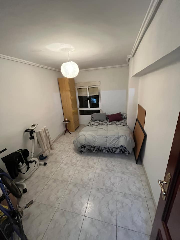 Habitación Privada Al Lado Del Parque De Benicalap - Valence en Espagne
