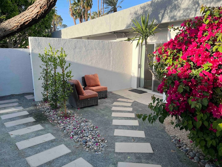 Modern Luxury - Garden Room With King Bed - Palm Springs, CA