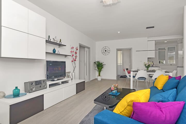 Luna Makarska - Makarska