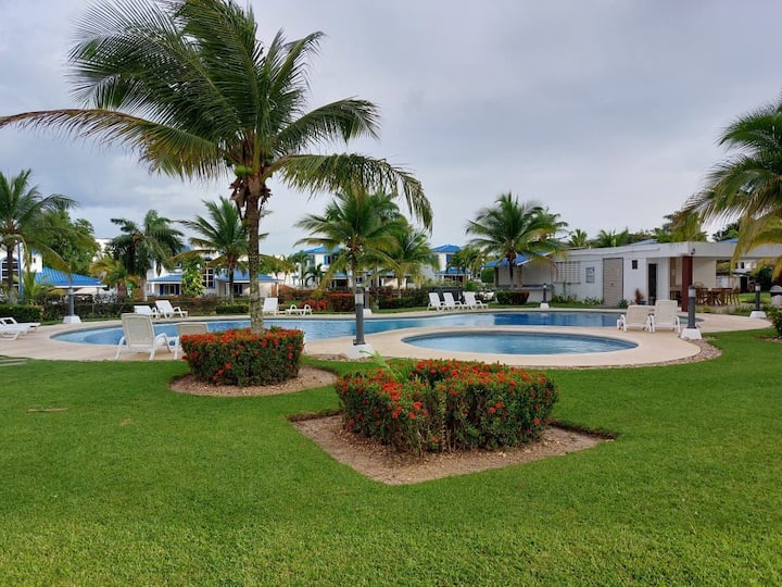 Comodo Apartamento Con Piscina Y Cerca De La Playa - Playa Blanca, Panamá