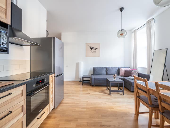 Best Location In Town | Smarttv + Netflix & Cable! - Latvia