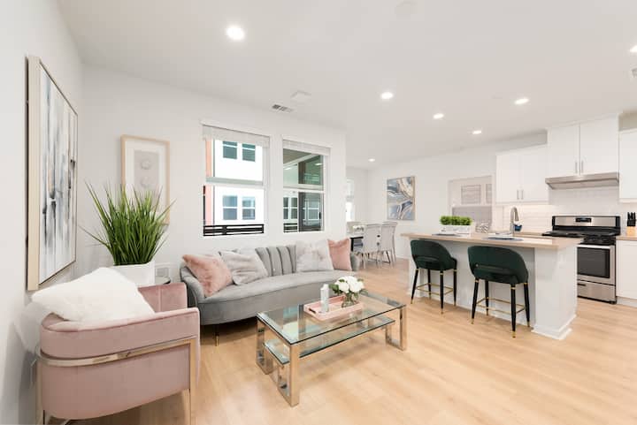 #6411二层尔湾大公园门禁公寓2b2b新社区现代化建设完美住宅门禁公寓 - Irvine, CA