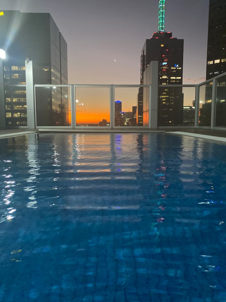 Luxury Accommodation With Rooftop Pool. - Melbourne