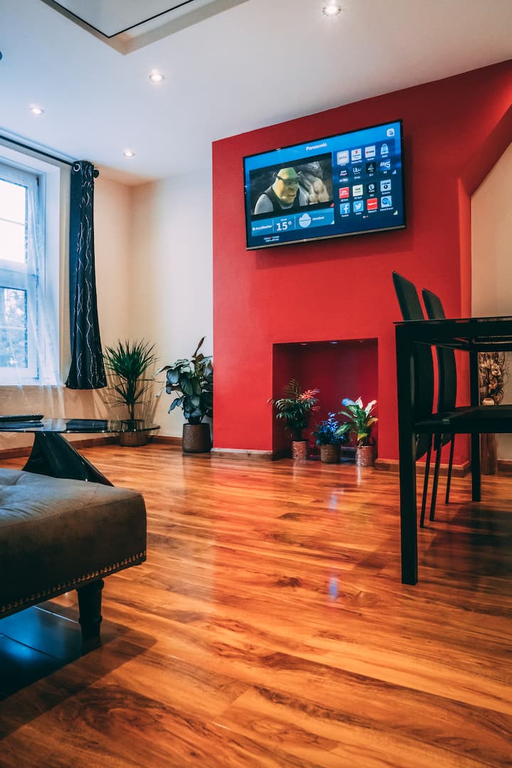 Clean Luxurious 2-bed Apt  Near The  City Centre - Londres