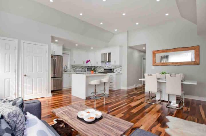 ☆☆☆☆☆ Luxurious Executive Home (Main Floor) - Toronto