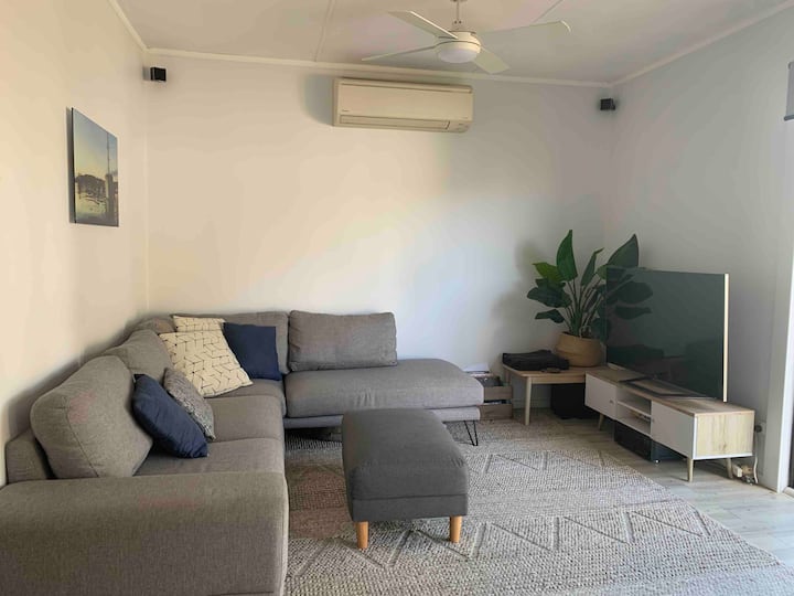 Family Home With A Fenced Backyard And Playroom - Mount Hutton