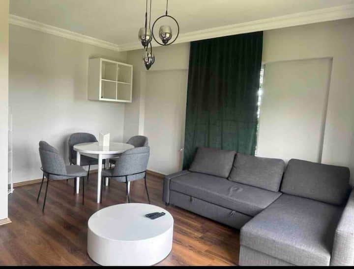 Modern Comfort: 7min To Airport Balkon Havuz Doğa - Sultanbeyli