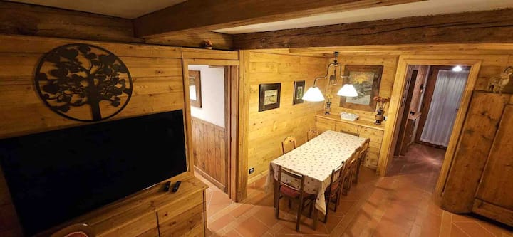 Courmayeur, Verrand: Immersa Nel Verde E Con Vista - 코우르마이에우르