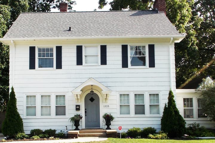 Spacious Family Friendly Home Near Notre Dame! - South Bend, IN