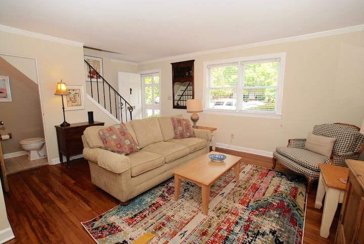 City Charm And Convenience - Raleigh, NC