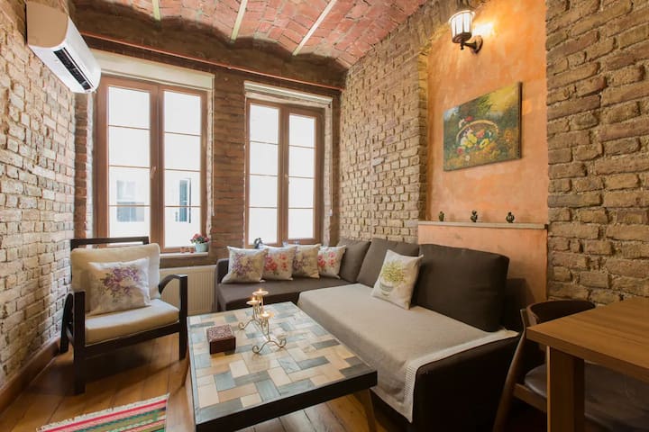 Exposed Brick & Unique View @Heart Of Istanbul - İstanbul