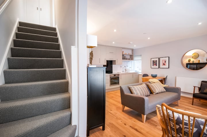 The Pen's Nest, Superb Central Apartment - 漢普郡