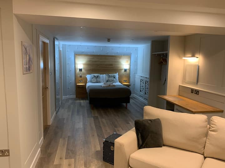 Ground Floor Apartment With Private Parking - Weston-super-Mare