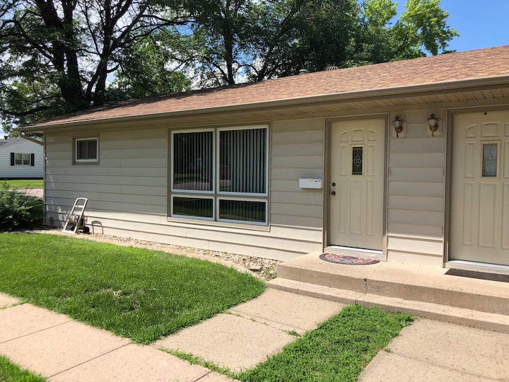 Quiet And Cozy 2 Bedroom Near Hospital - Rapid City, SD