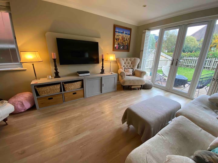 Charming 3 Bed Home Prime South Farnham Location - Wyck
