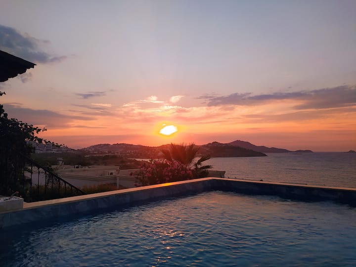 Elegant Summer Home With Stunning View - Yalıkavak
