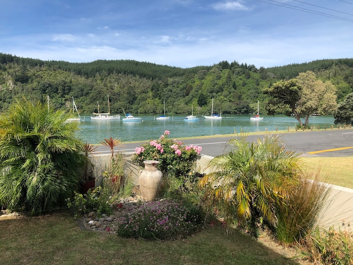 Waterfront Retreat, Whangamata - Whangamatā