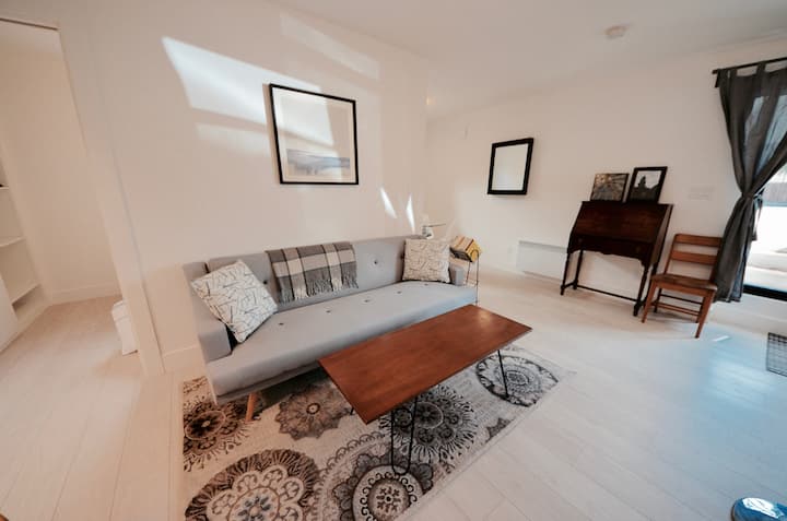 Modern 1-bed Passive House Suite - Victoria