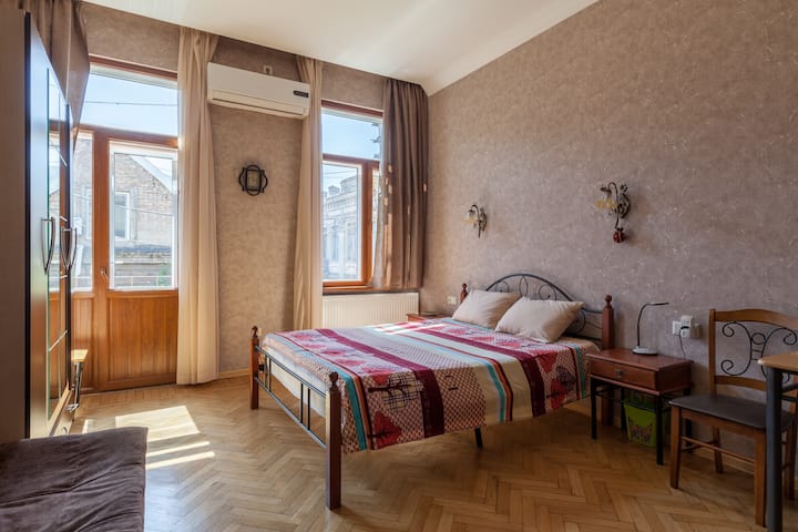 35 Sq. Downtown Studio Near Metro "Rustaveli" - Tbilisi