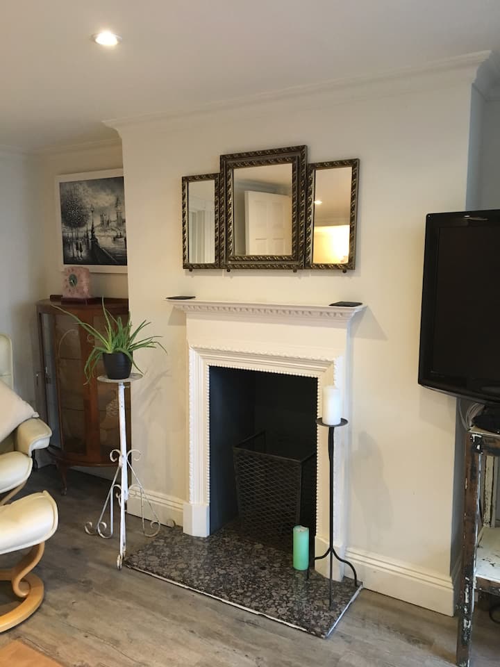 A Self Contained Apartment On The Bath Road - Cheltenham