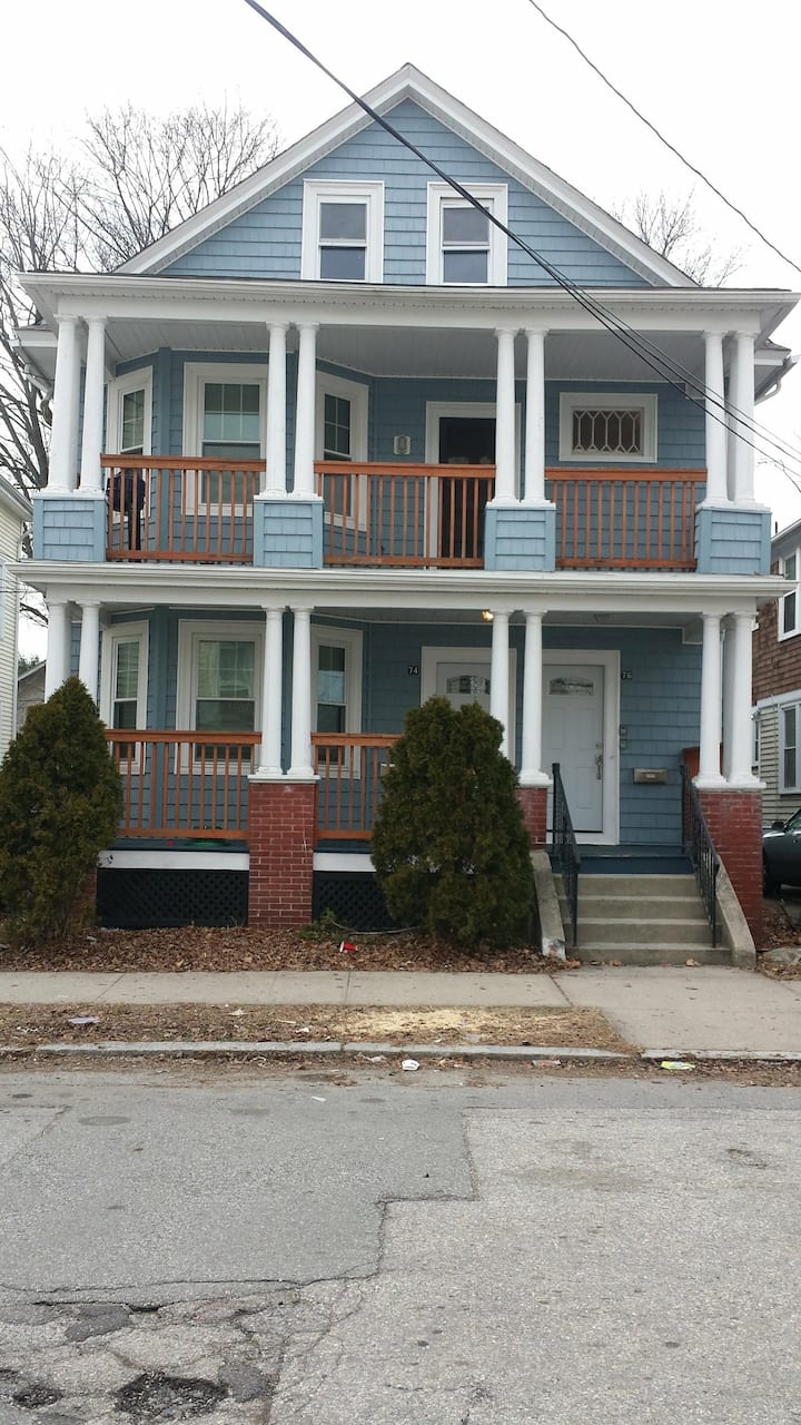 The Queen Suite - Providence, RI