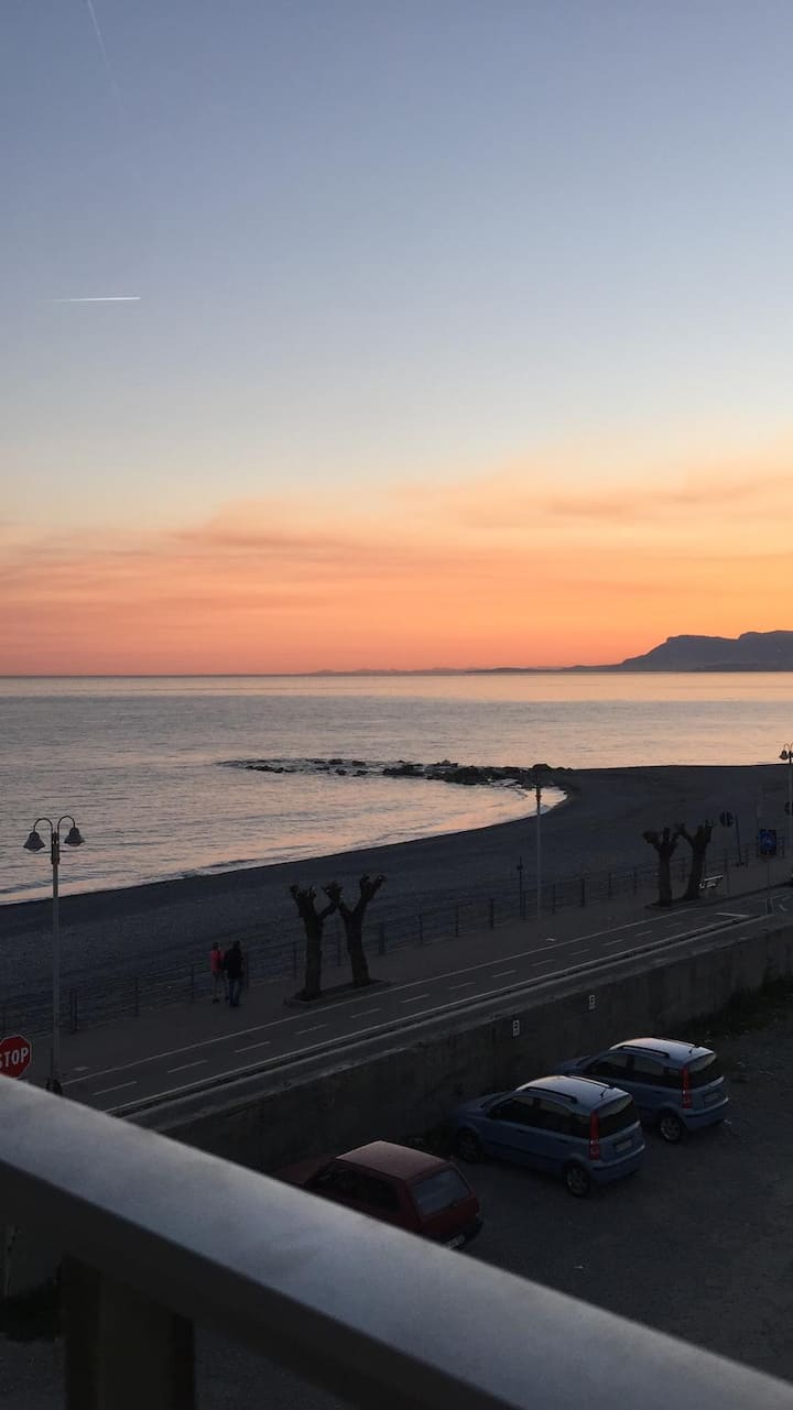 Seafront • 2 Bathrooms • Sea View - Vallecrosia