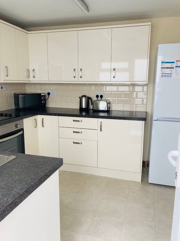 4 Bed Mid-terraced ★ Beautifully Central ★ - Plymouth