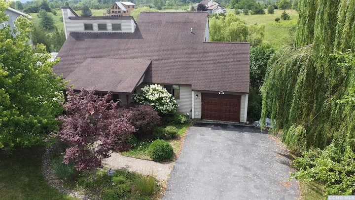 Spacious Waterfront Home In Upstate Ny! - Hudson, NY