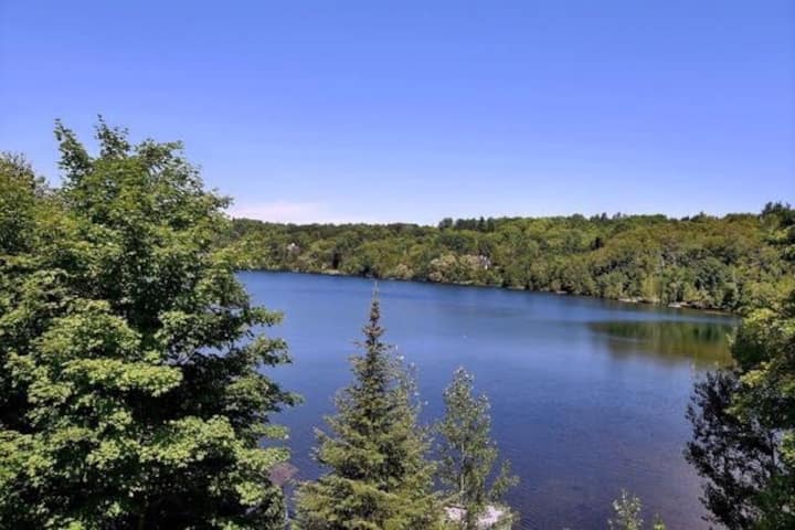 Panoramic Lakefront Country House - Saint-Sauveur
