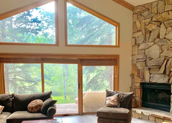 Beautiful 4 Bedroom/4 Bathroom East Vail Home - Vail, CO