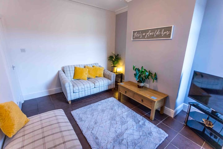 Room 1 In Beautiful 4 Bed House Stoke On Trent - Stoke-on-Trent