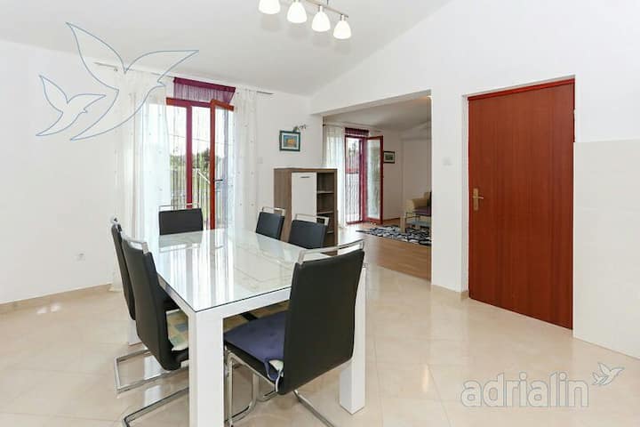 Apartment Ivan , Free Parking - Podstrana